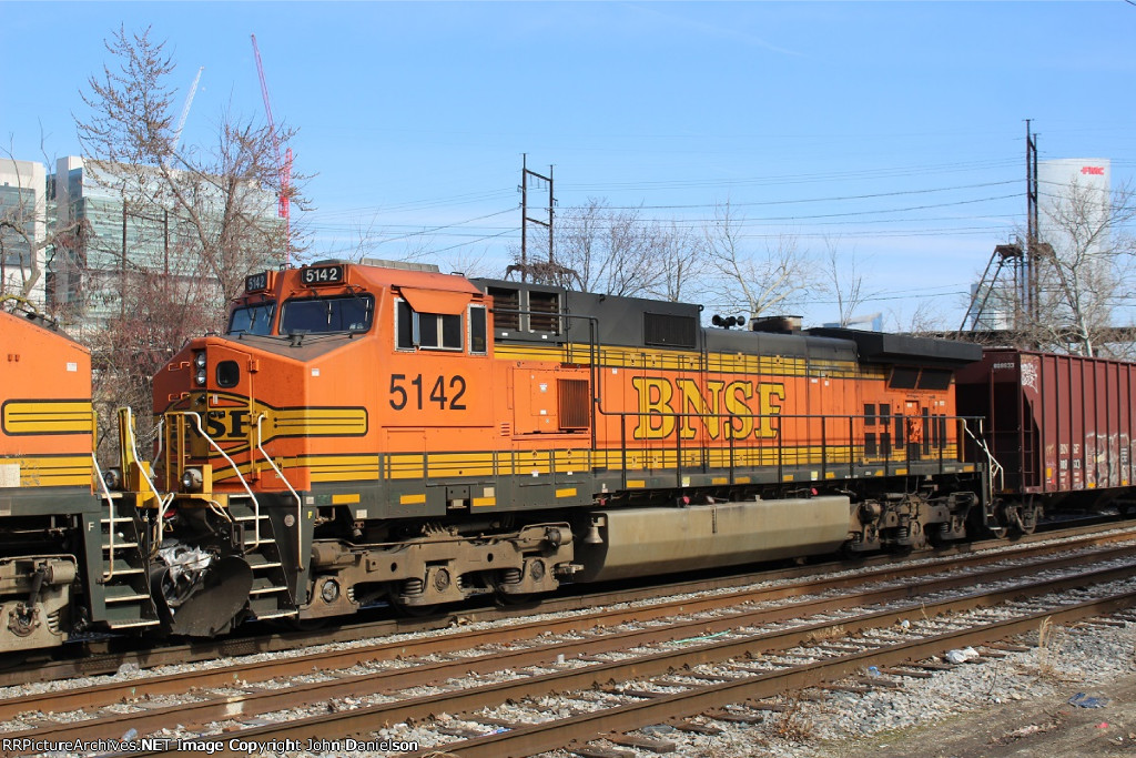 BNSF 5142